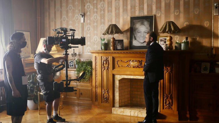 Halkbank'tan Anneler Günü’nüne Kerem Alışık ve annesi Çolpan İlhan’la ...