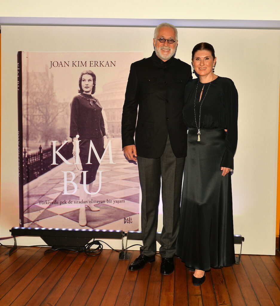 60 yıldır Türkiye’de bir İngiliz, Joan Kim Erkan’ın “Kim Bu” kitabının ...