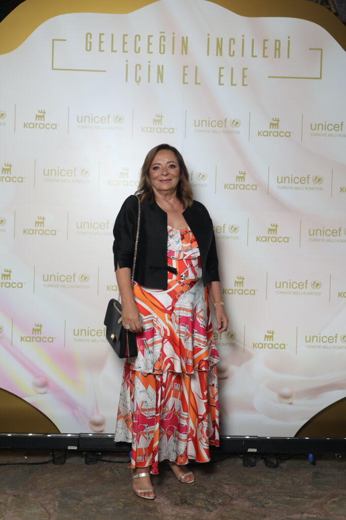Ünlü isimler Karaca ile birlikte UNICEF için fincan tasarladı ...