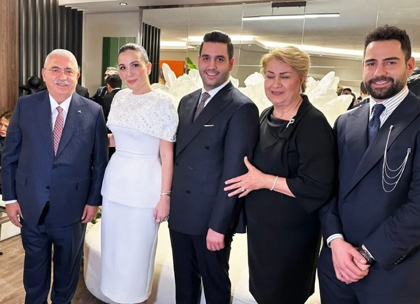 Ahlatcı Holding'in Veliahtı Ahmet Emin Ahlatcı ve Elif Engin Nişanlandı ...