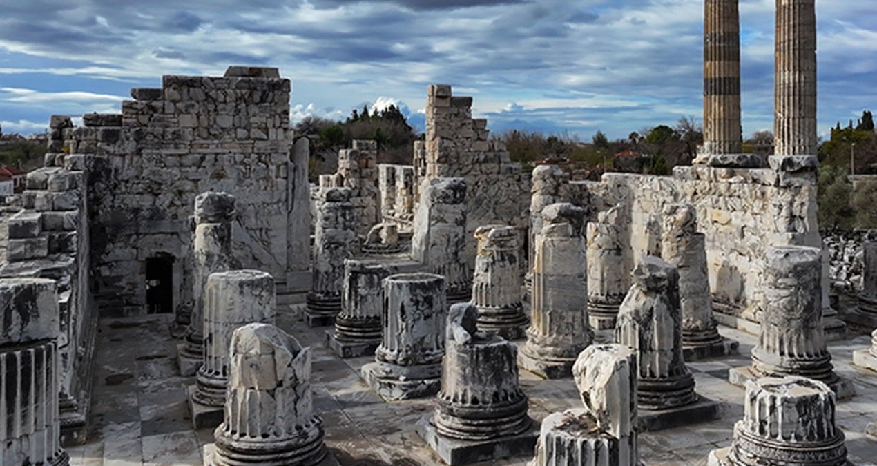Didim Apollon Tapınağı: Ziyaretçi İlgisi ve Mitolojik Önemi - Magazin Life