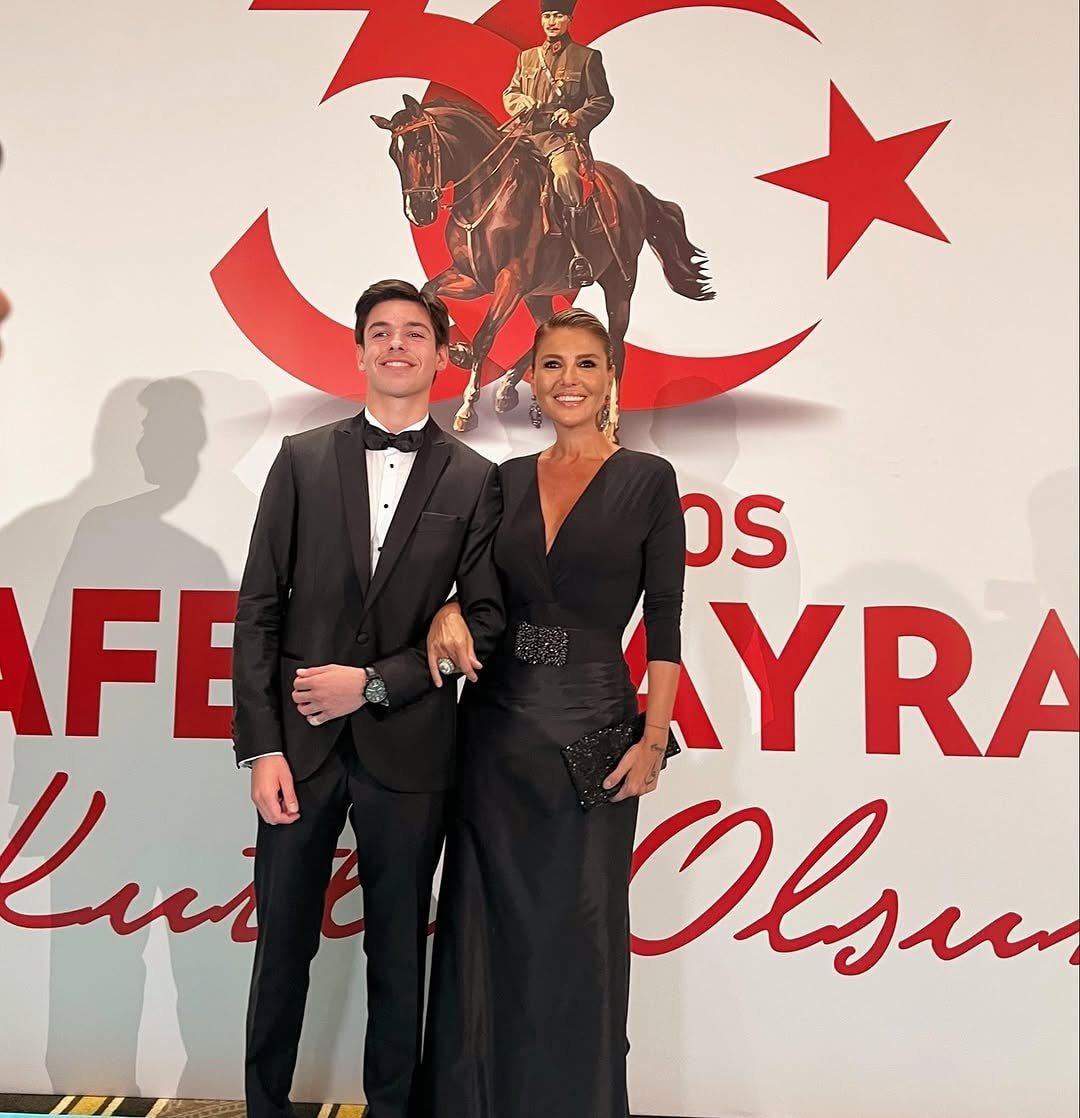 Gülben Ergen'in Oğlu Atlas'ın 18. Doğum Günü Kutlaması - Magazin Life
