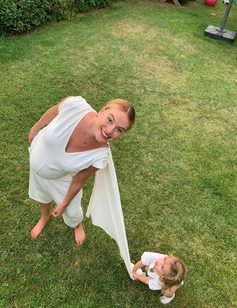 Ünlü şarkıcı ikinci kez baba oldu! 'Ailemize hoş geldin Ali Gabriel ...