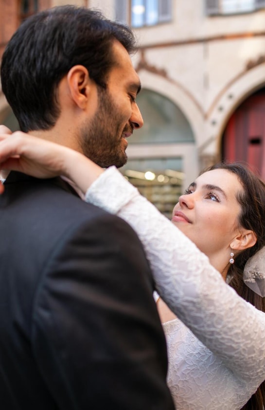 Almila Ada iş insanı sevgilisiyle nişanladı - Magazin Life