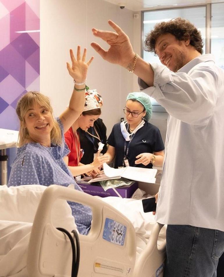 Demirel çiftinin büyük memnunluğu... 'Hoş geldin ailemizin en minik ...