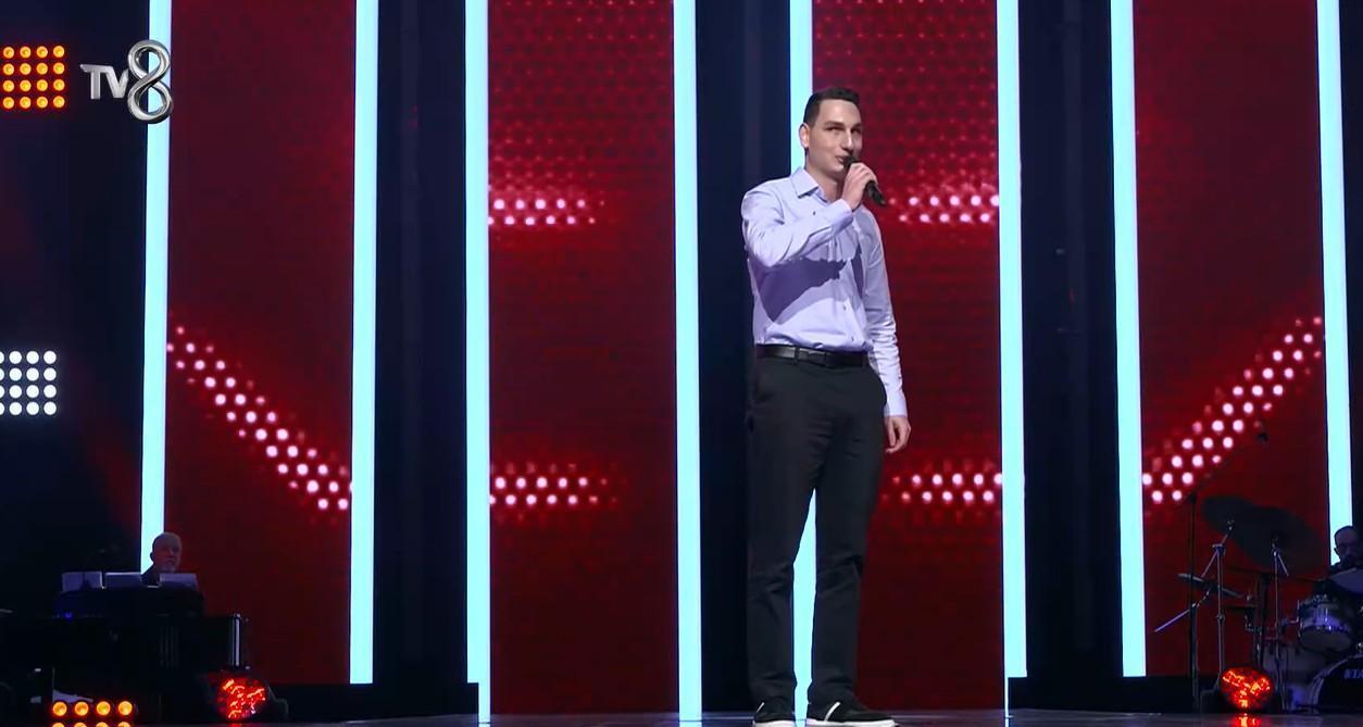 O Ses Türkiye'de sesiyle büyüledi! Mert Özer hayat kıssasıyla heyet ...